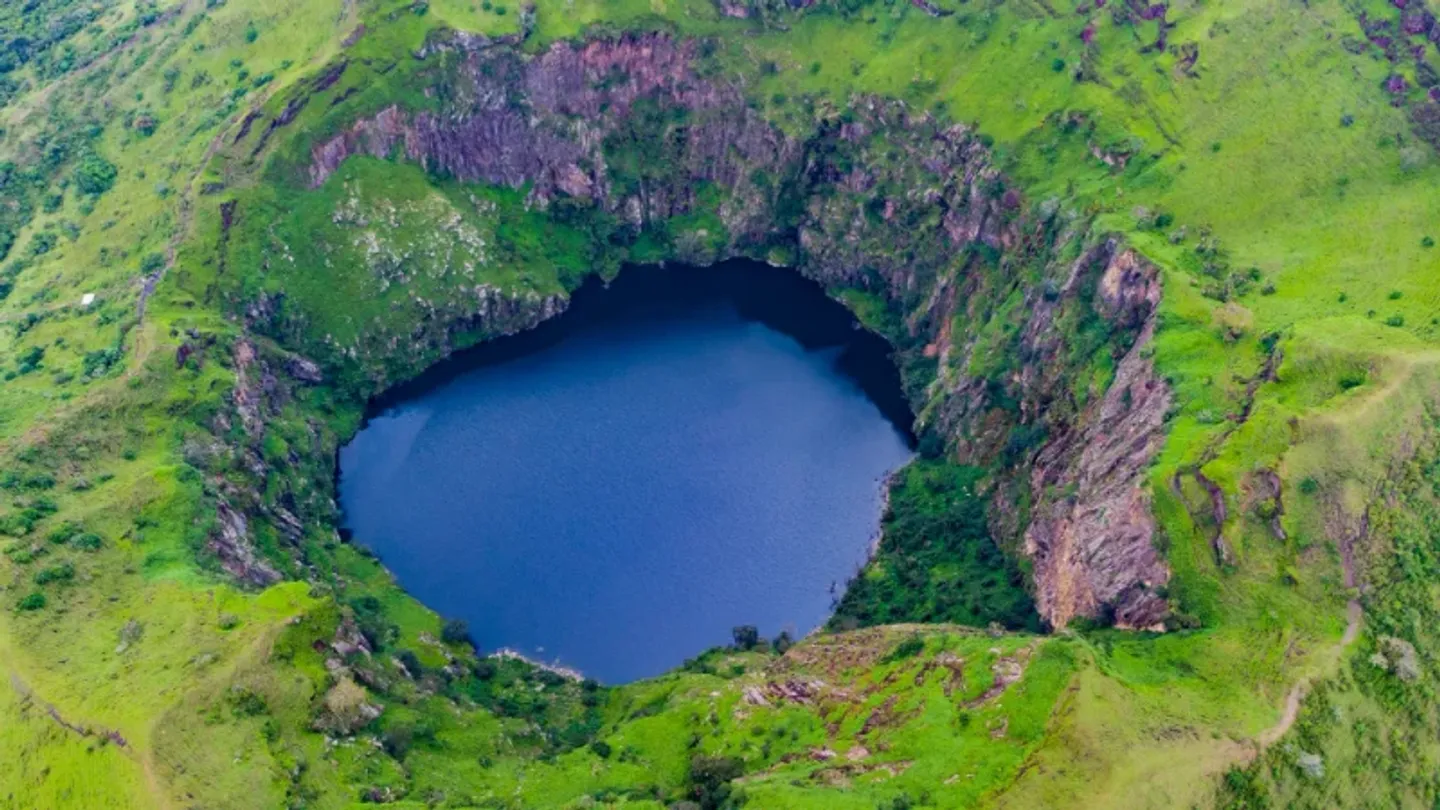Découverte de Foumbot : Le Mont Mbapit et le Lac Mfu, Joyaux ...